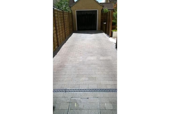 'BLOCK MAGIC' Sealer BLACK - Re-colour Old Block Paving - ALWAYS Clean ...
