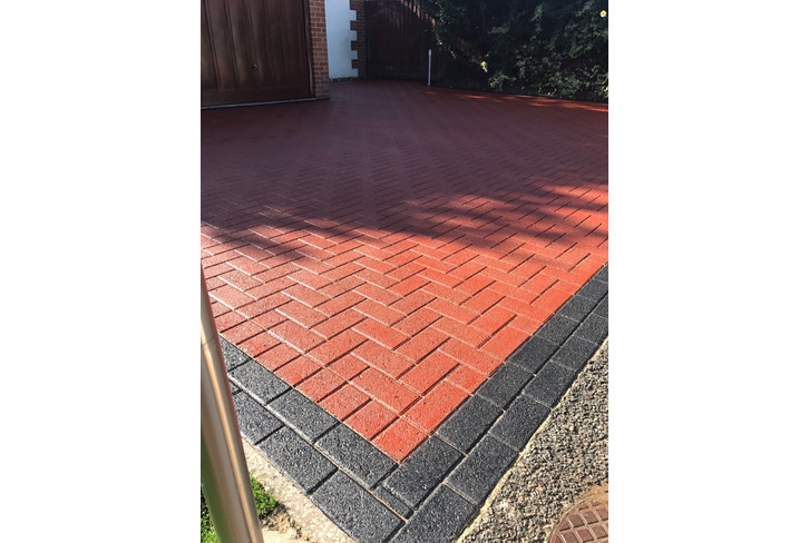 'BLOCK MAGIC' Sealer RED - Re-colour Old Block Paving - ALWAYS Clean ...