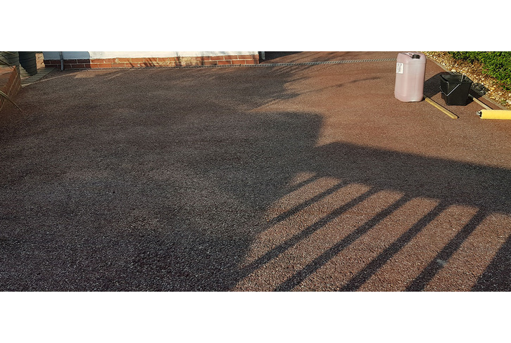 Tarmac Restorer RED | RED Tarmac Paint for Driveways | RED Tarmac ...